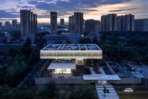 Floating Courtyard - Silver Winner - LONDON Design Awards 2020