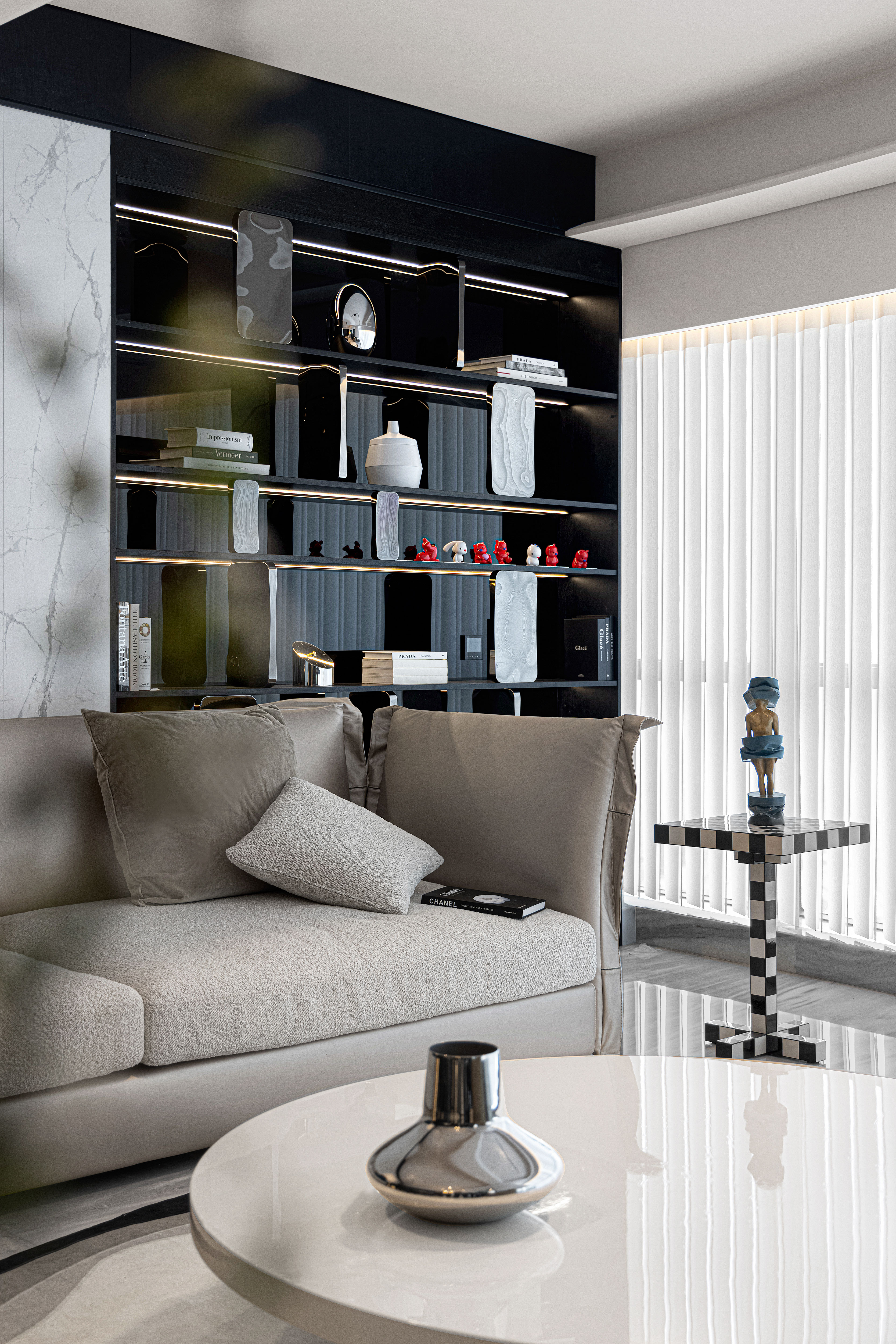 PRIVATE RESIDENCE ON THE TOP FLOOR OF SHANGHAI GUBEI