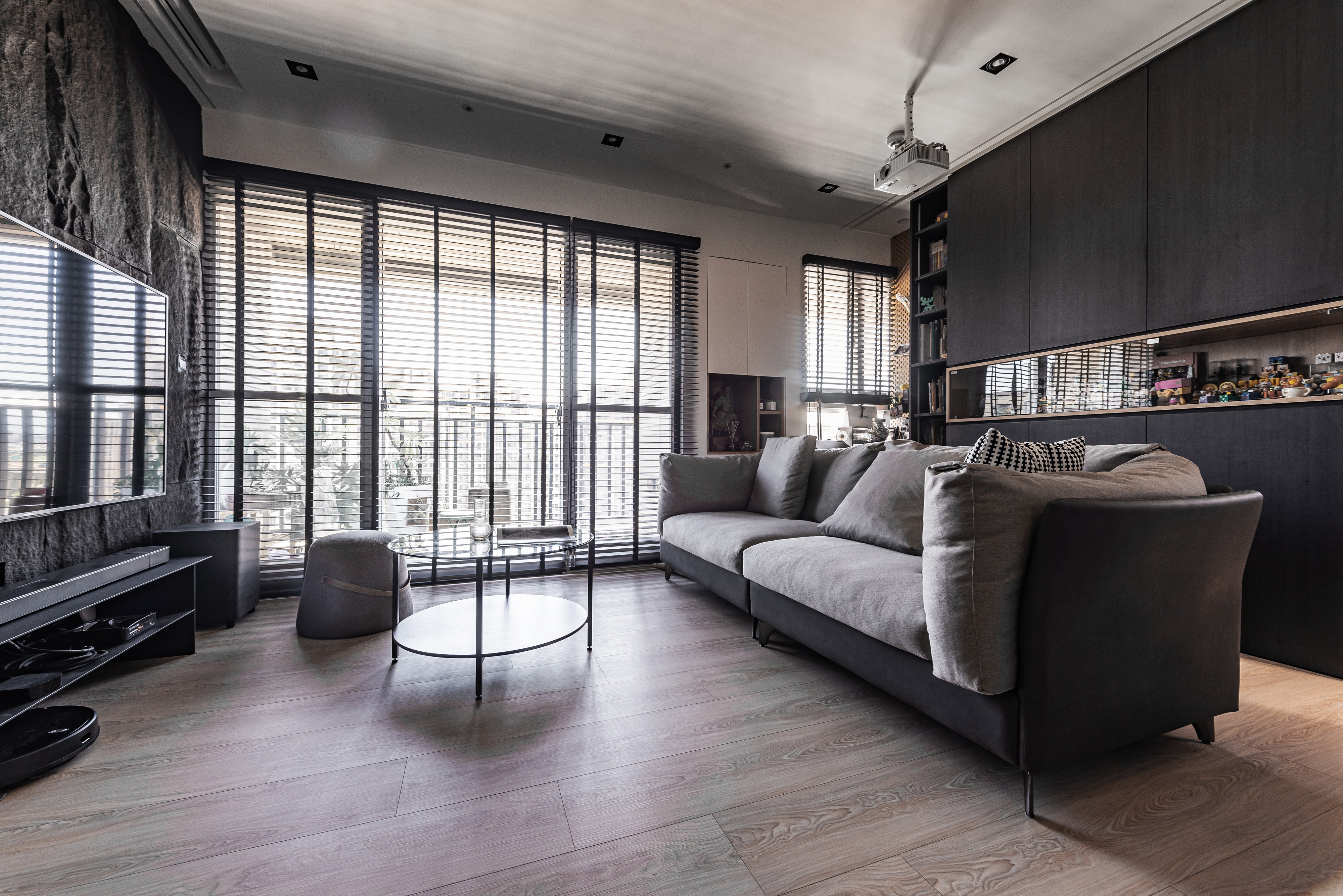 Universe of Leisurely Elegance