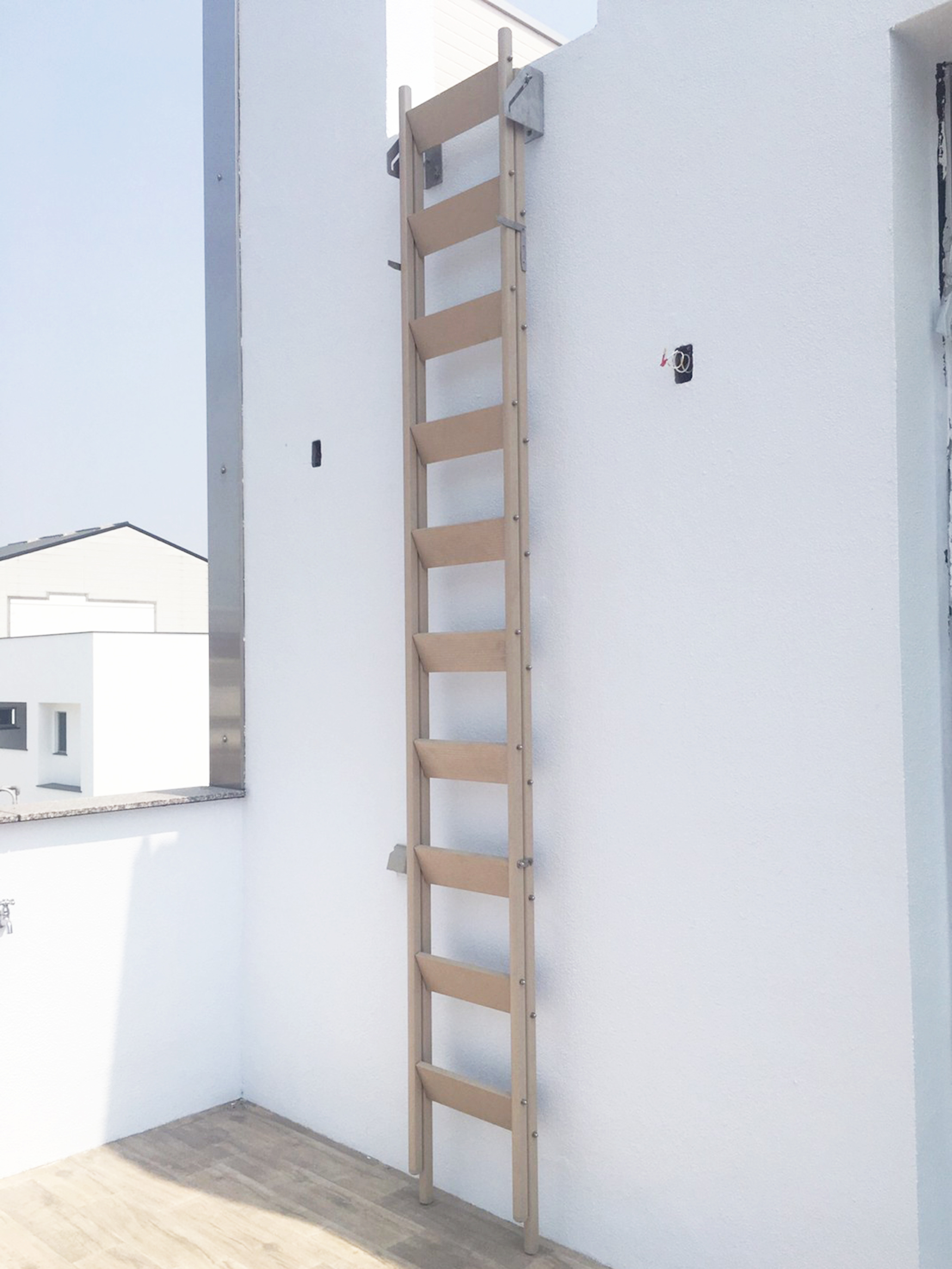 MULTIPLE FUNCTIONAL LADDER