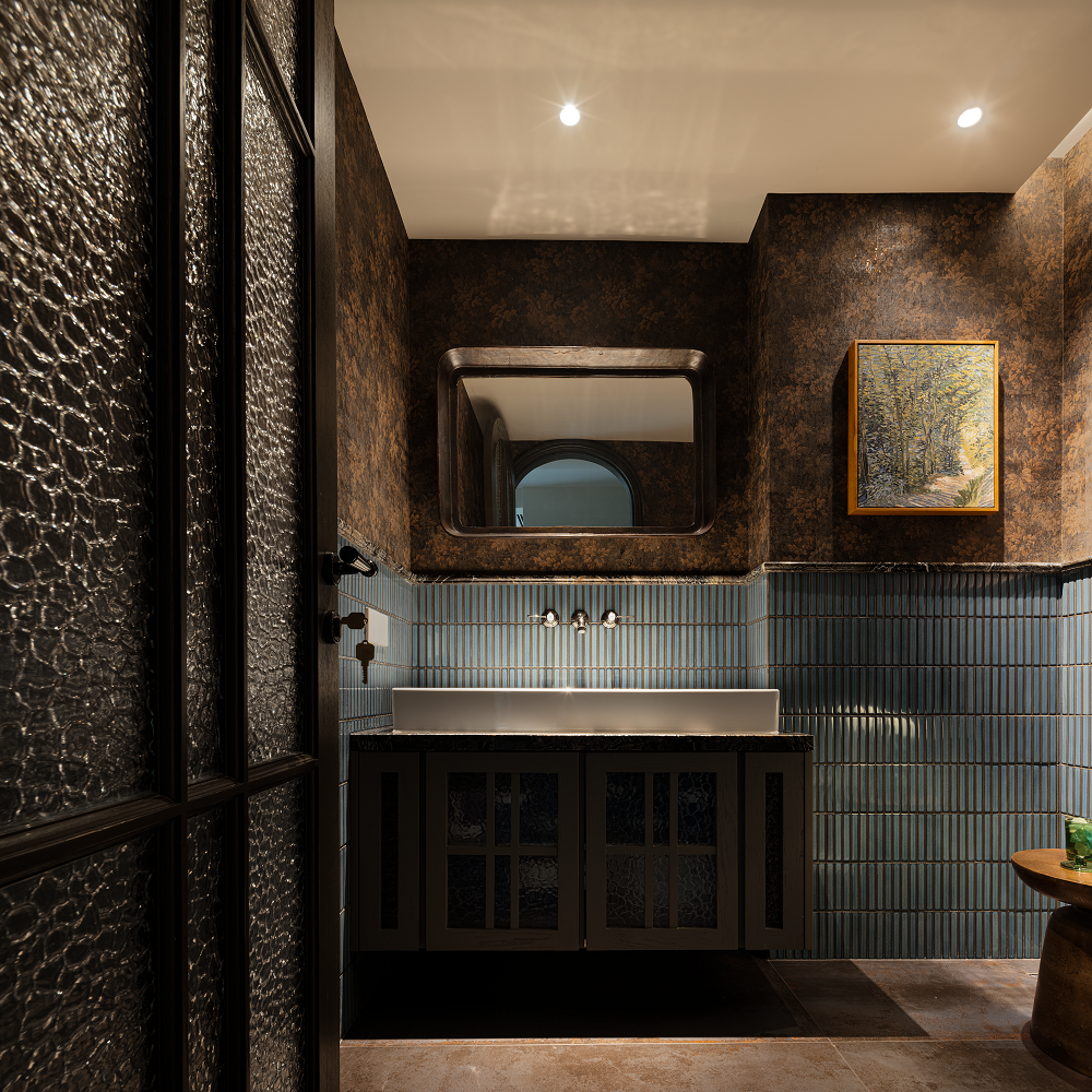 Global World: Light, Shadow, and Coexistence in Jiangjing Mansion